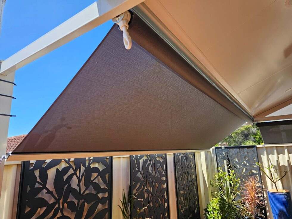 Crank Handle Outdoor Blinds Perth – Easy Manual Blinds